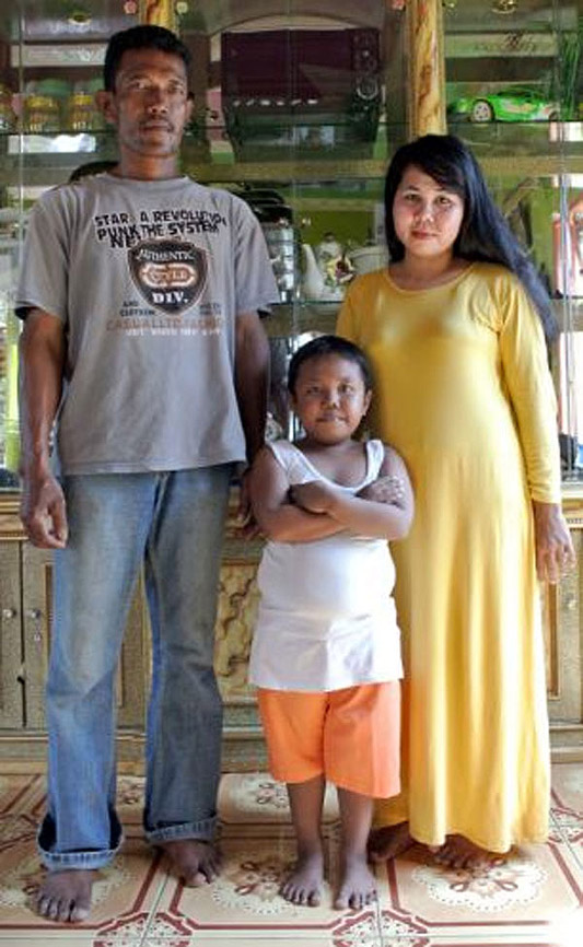 4-летний курильщик Алди Ризал бросил сигареты и взялся за еду